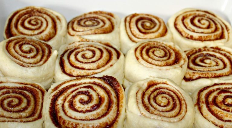 Homemade Cinnamon Rolls {soft And Delicious } Emily Reviews