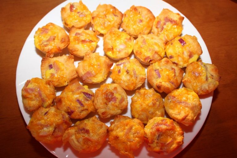 Crowd Pleasing Mini Ham & Cheese Puffs {Recipe} | Emily Reviews