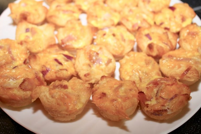 Crowd Pleasing Mini Ham & Cheese Puffs {Recipe} | Emily Reviews